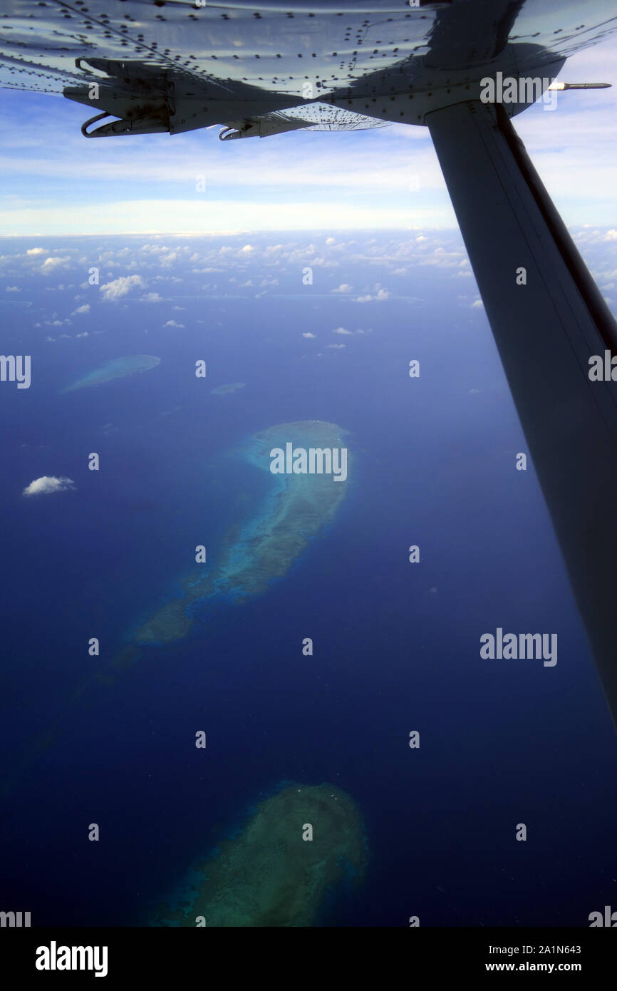 Aerial view great barrier reef hi-res stock photography and images - Alamy