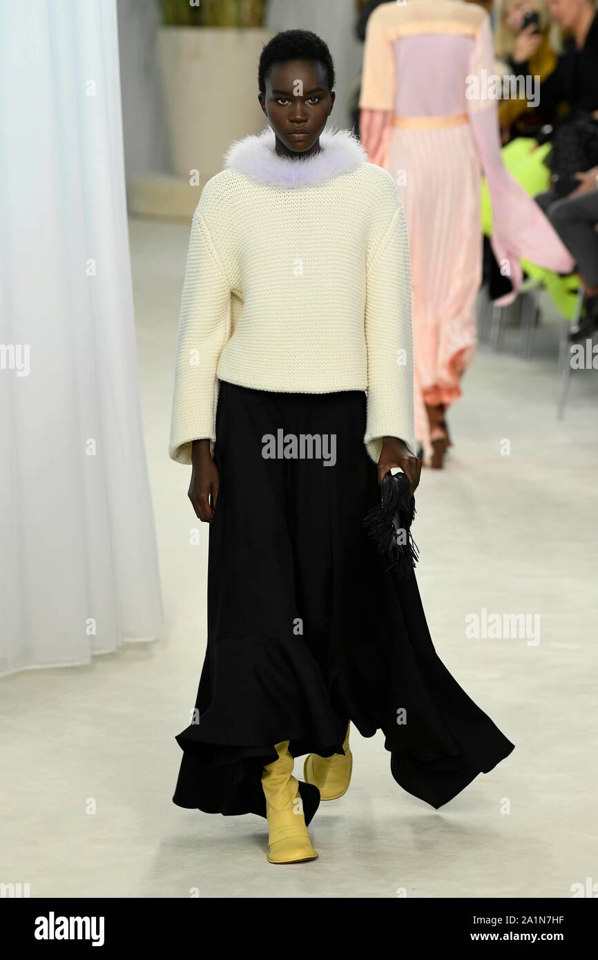 Paris, France. 27th Sep, 2019. LOEWE SS20 Runway during Paris Fashion ...
