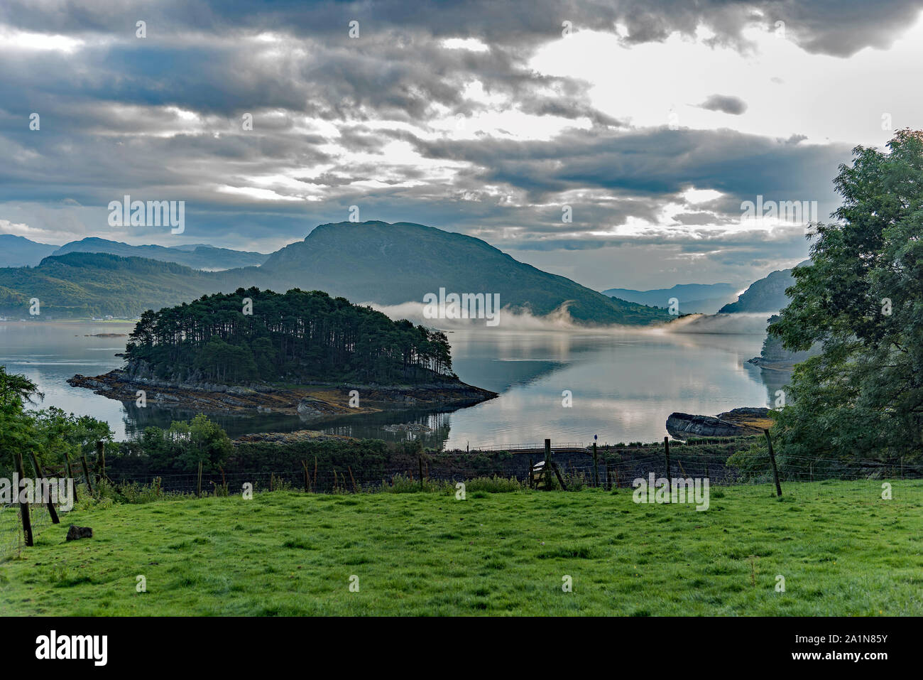Tidal island on Loch Carron, Plockton, Scotland Stock Photo - Alamy