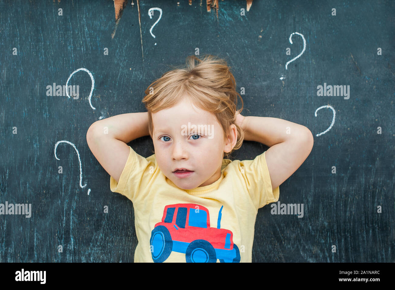 Confused sad question mark hi-res stock photography and images - Alamy
