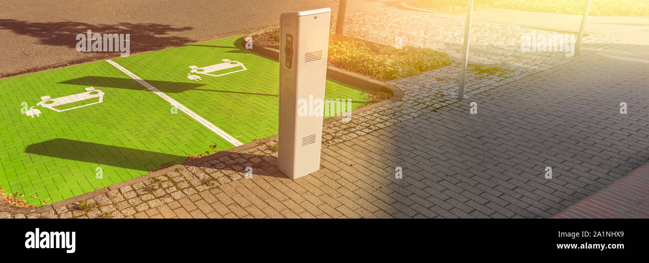 Filling station photovoltaic hi-res stock photography and images - Alamy