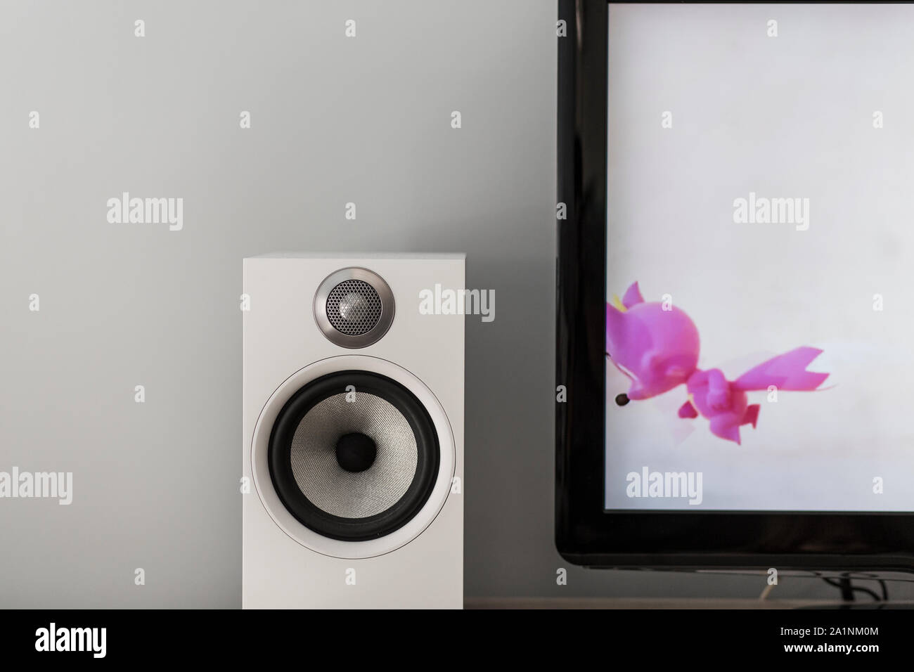 White Hi Fi loudspeaker on an interior design home Stock Photo - Alamy