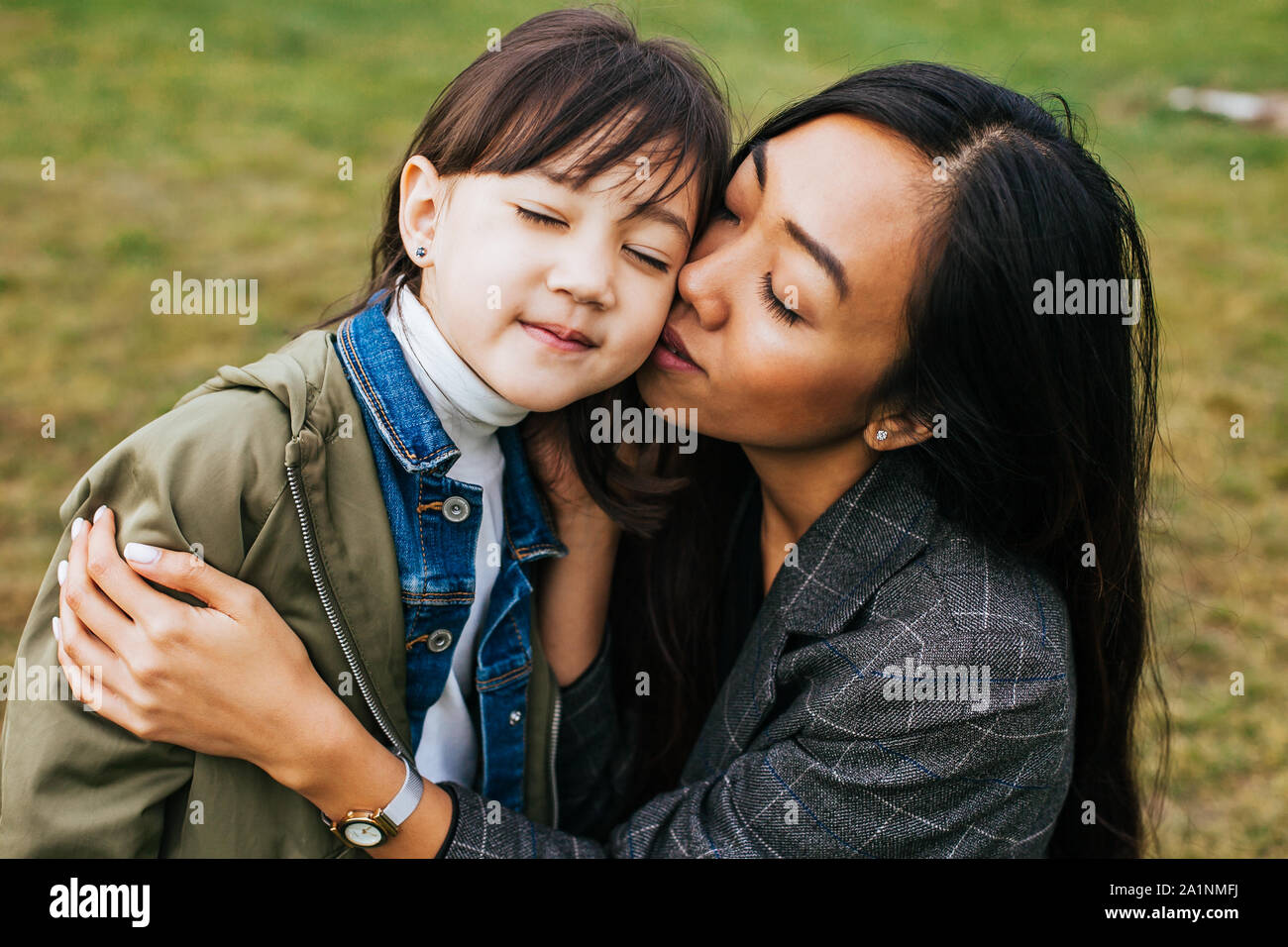 mother daughter hugging and kissing Stock Photo - Alamy