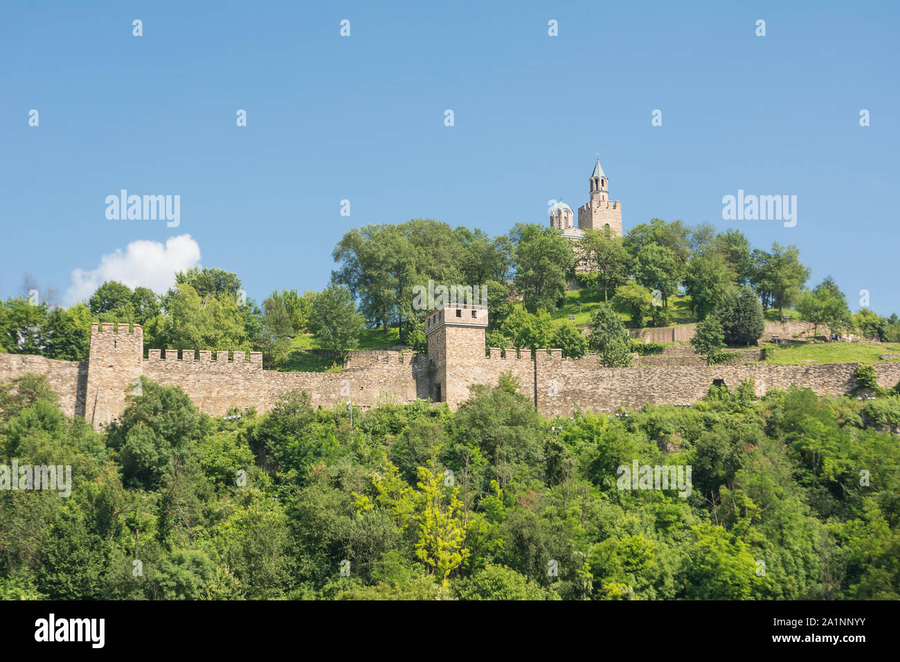 walls and church of Castle of Veliko Tarnovo (Bulgaria Stock Photo - Alamy