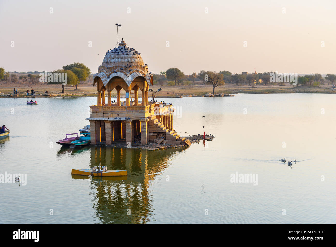 Gadisar lake, man-made water reservoir with temples in Jaisalmer ...