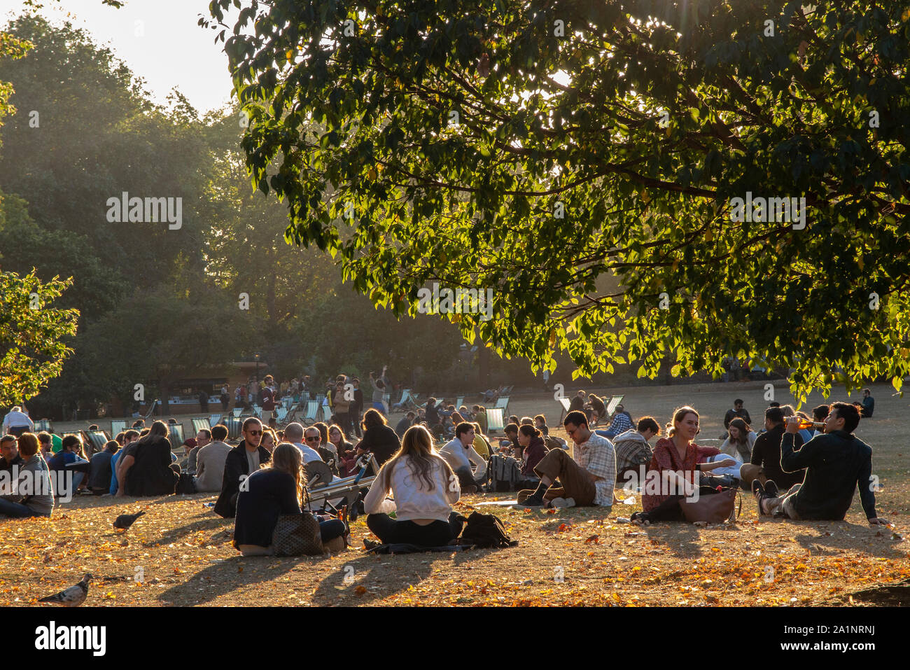 People enjoy spring sunshine in st park in central london hi-res stock ...