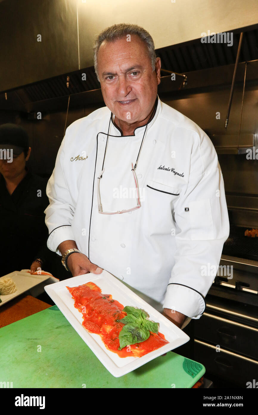 Celebrity Chef Antonio Cagnolo Introduces Chinese Language Italian Menu ...