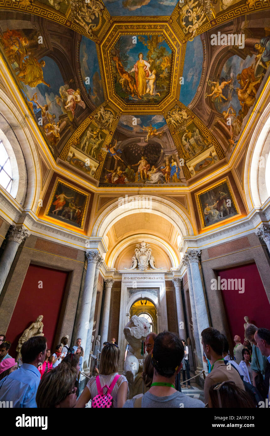 Octagonal Room, Pius-Clementine Museum, Vatican Museums, Vatican, Rome ...