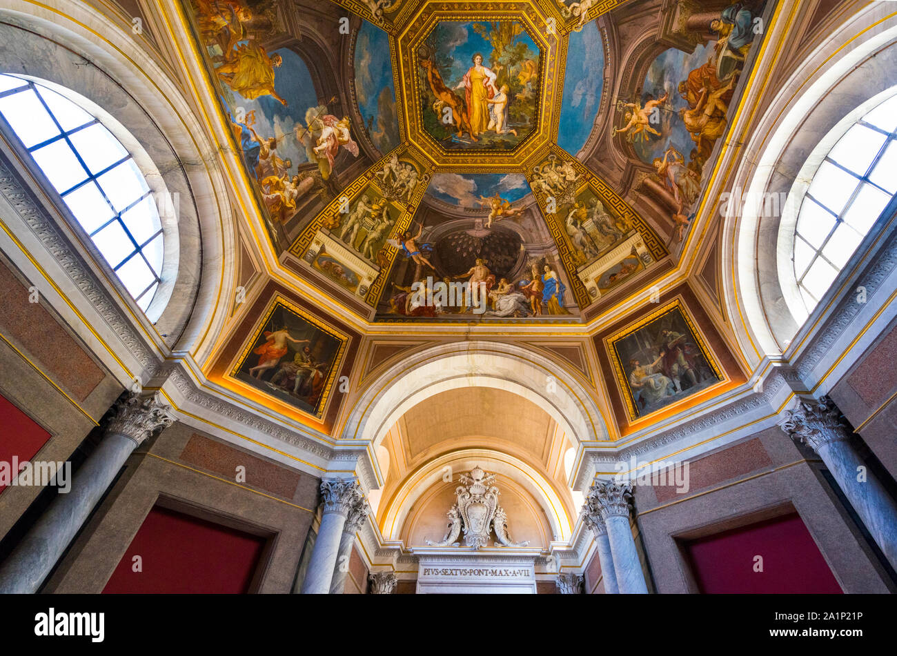 Octagonal Room, Pius-Clementine Museum, Vatican Museums, Vatican, Rome ...