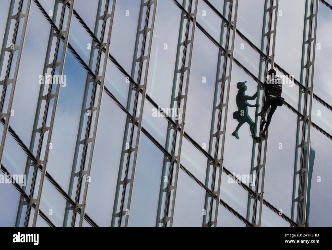 Frankfurt skyscraper climbing hi-res stock photography and images - Alamy