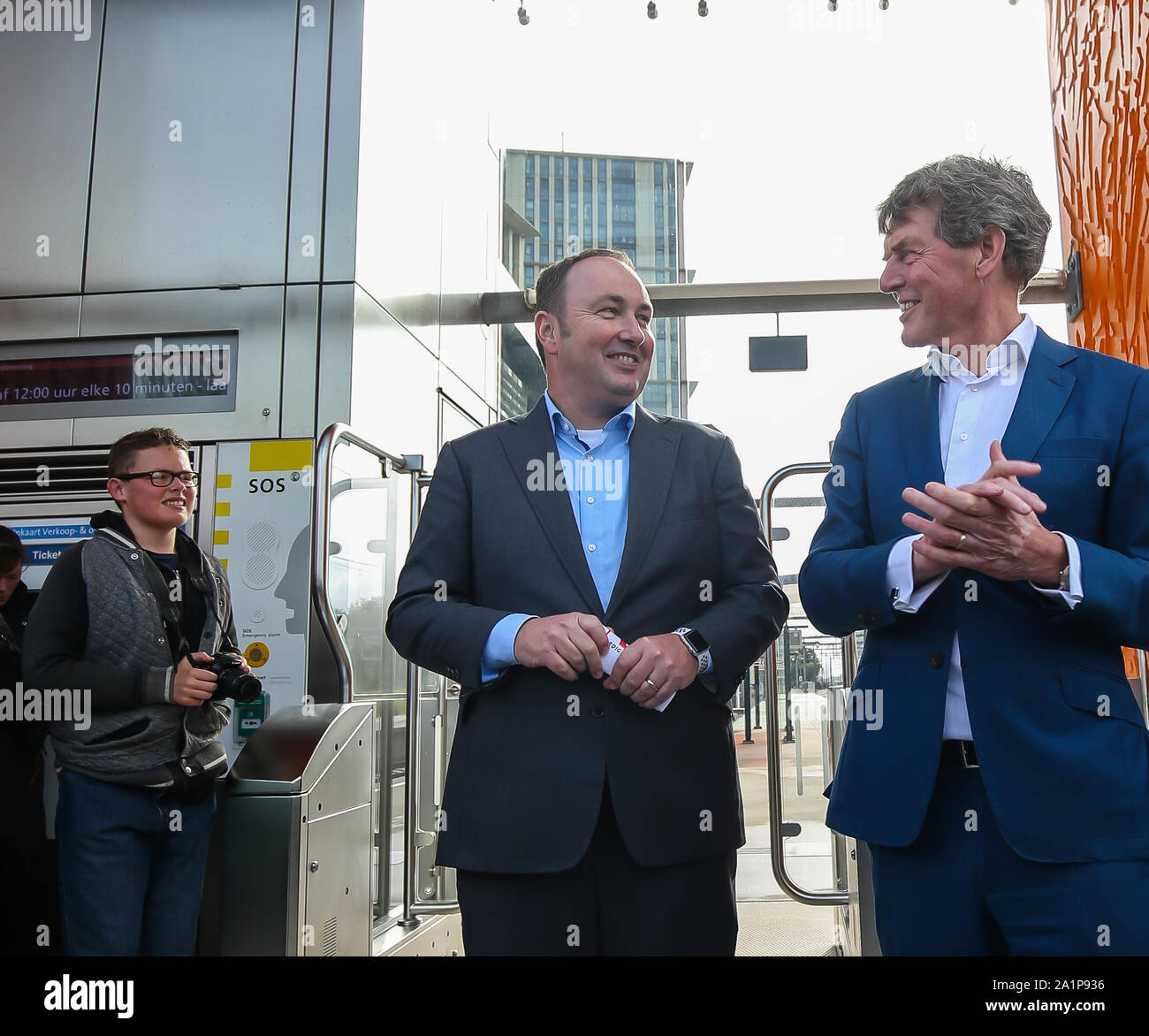 Opening poortjes Hoekse Lijn bij metrostation Steendijkpolder Maassluis ...