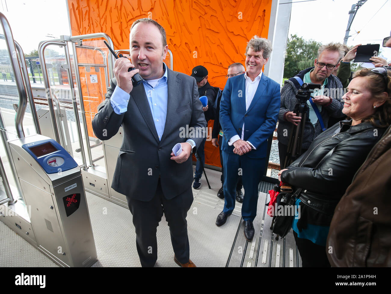 Opening poortjes Hoekse Lijn bij metrostation Steendijkpolder Maassluis ...