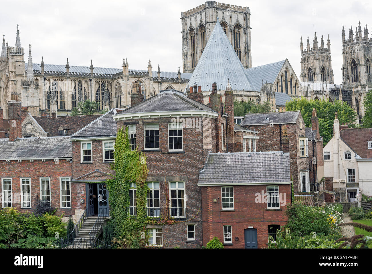 Foreground buildings hi-res stock photography and images - Alamy