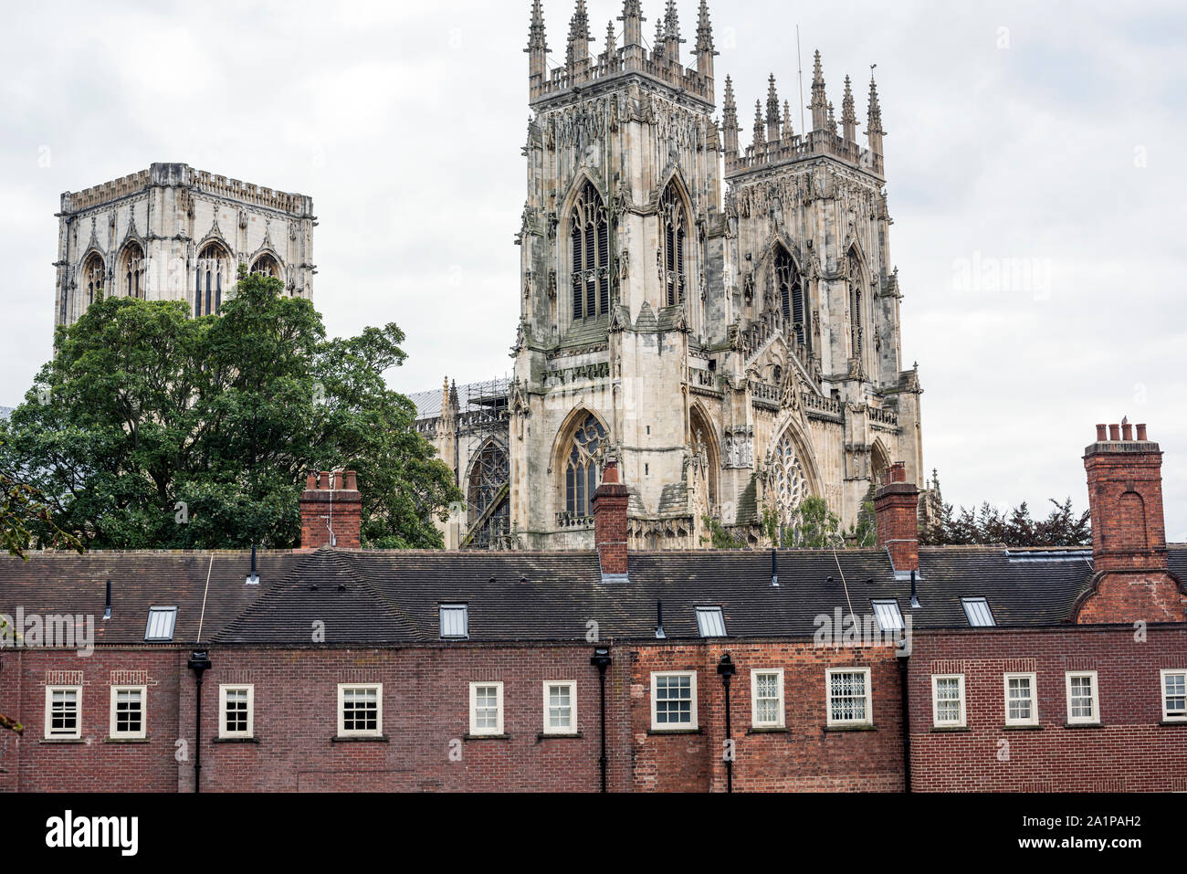 Foreground buildings hi-res stock photography and images - Alamy