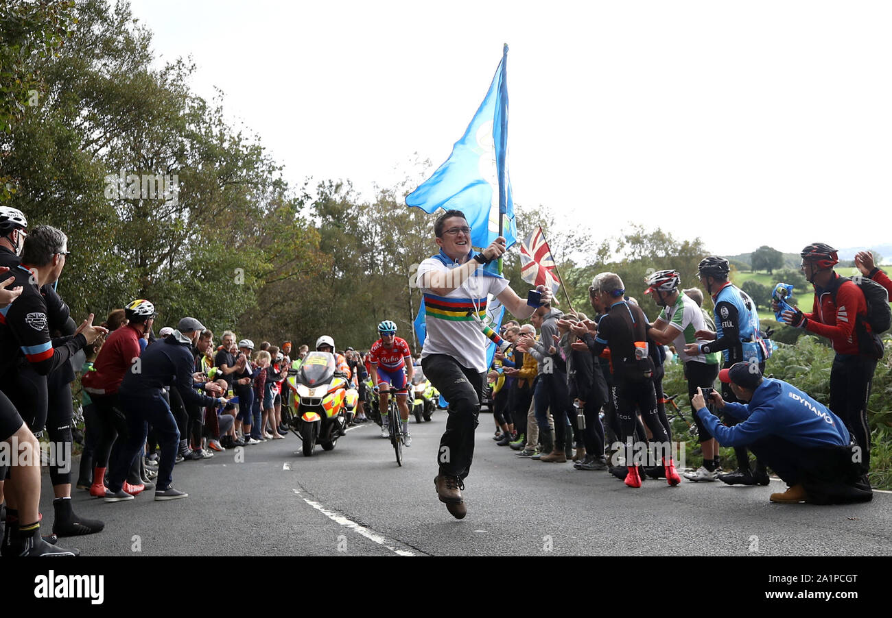 A spectator runs up the road with the Yorkshire flag during the Women's ...