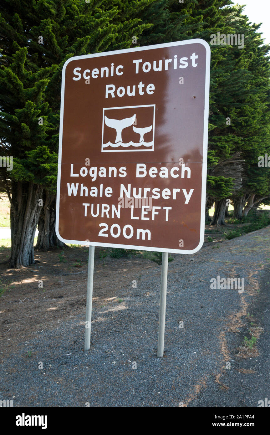 Brown tourist attraction sign hi-res stock photography and images - Alamy