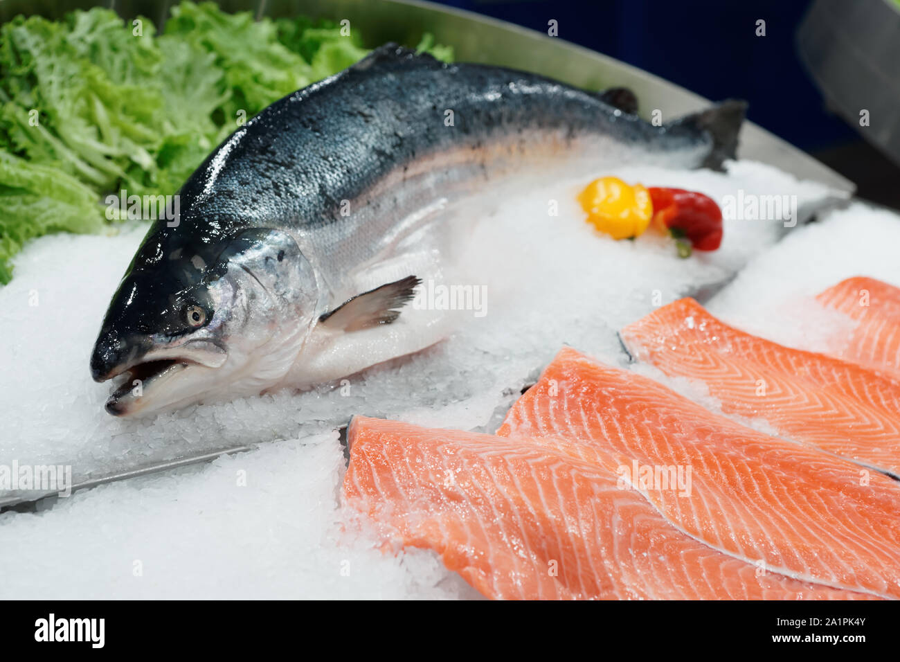 Salmon in a store hi-res stock photography and images - Alamy