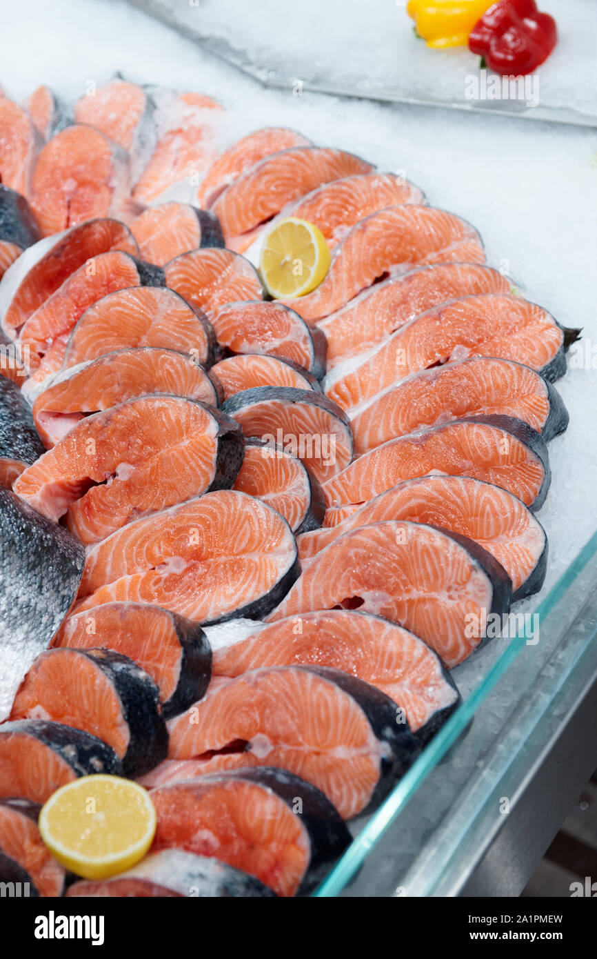 Whole salmon fish shop display hi-res stock photography and images - Alamy
