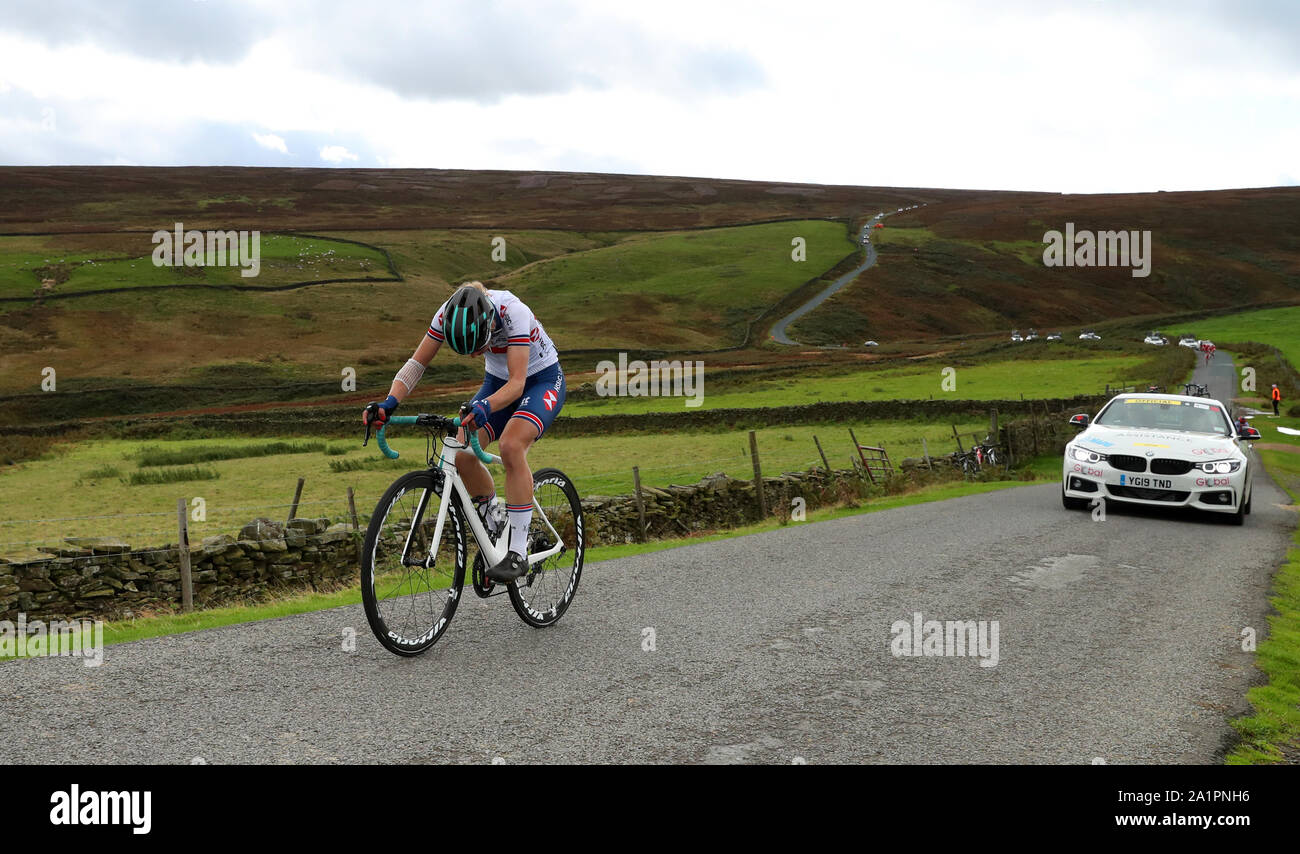 Elizabeth Banks passes through Lofthouse during the Women's Elite Road ...