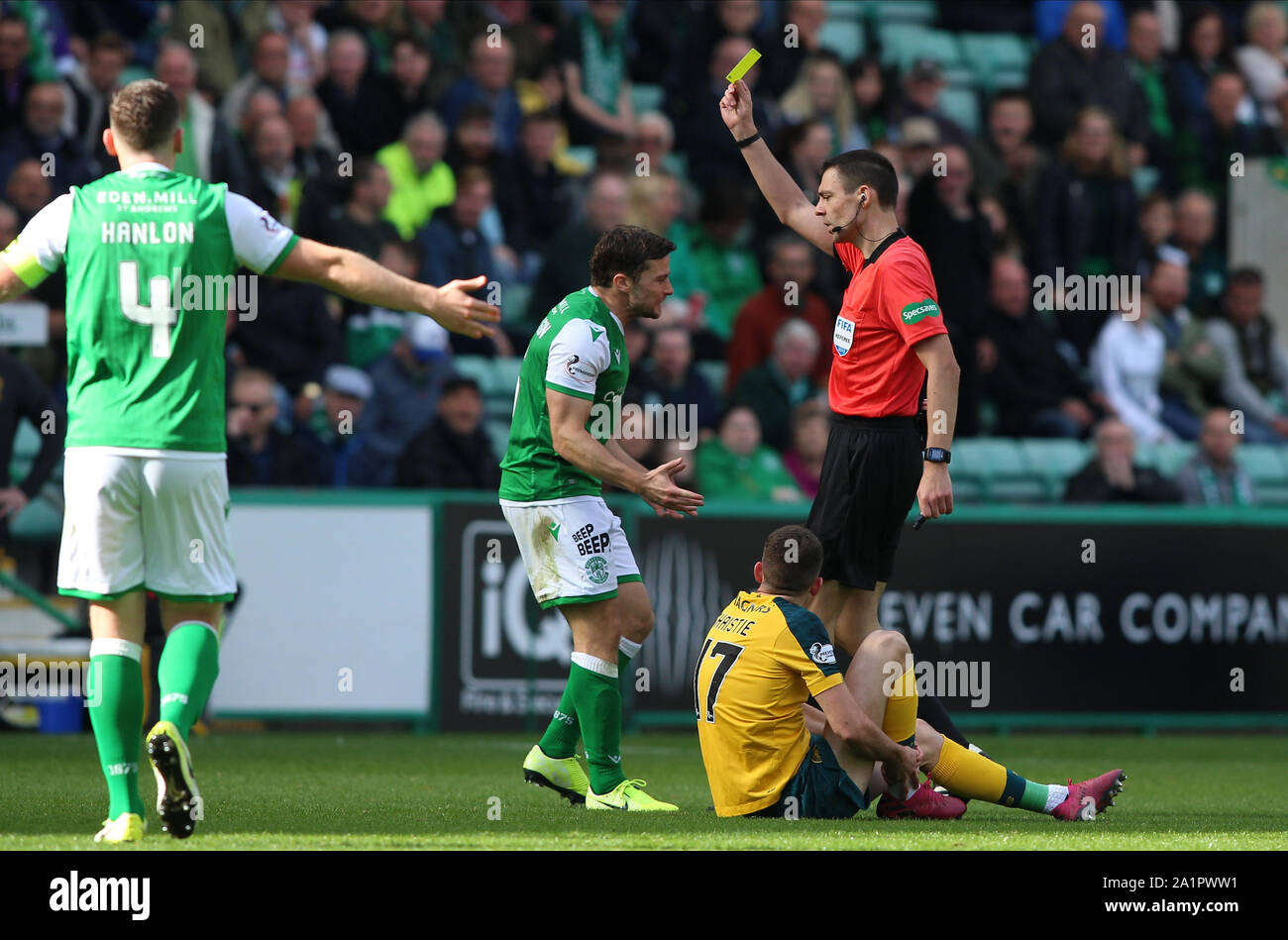 Kevin clancy referee hi-res stock photography and images - Alamy
