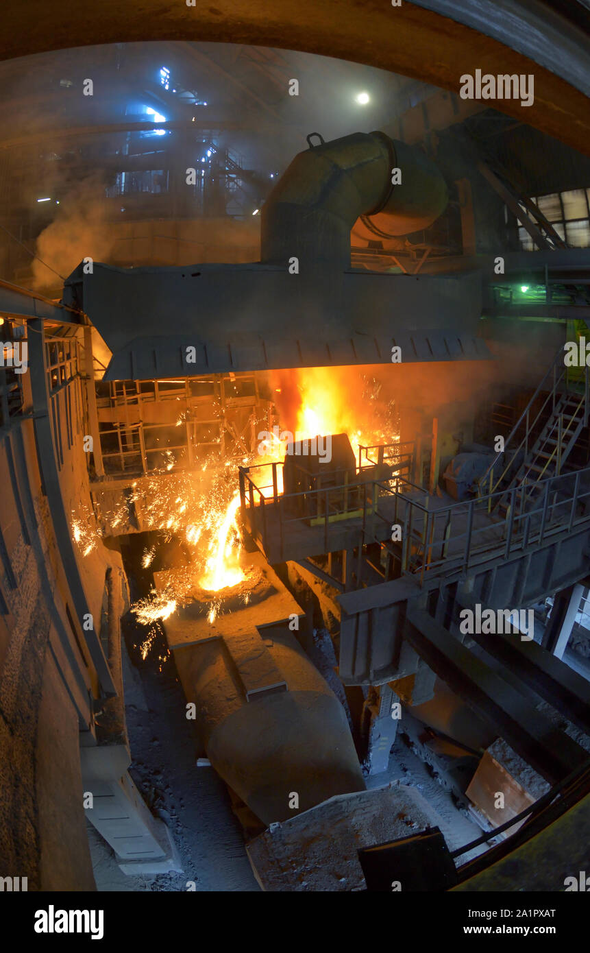 Liquid iron hi-res stock photography and images - Alamy