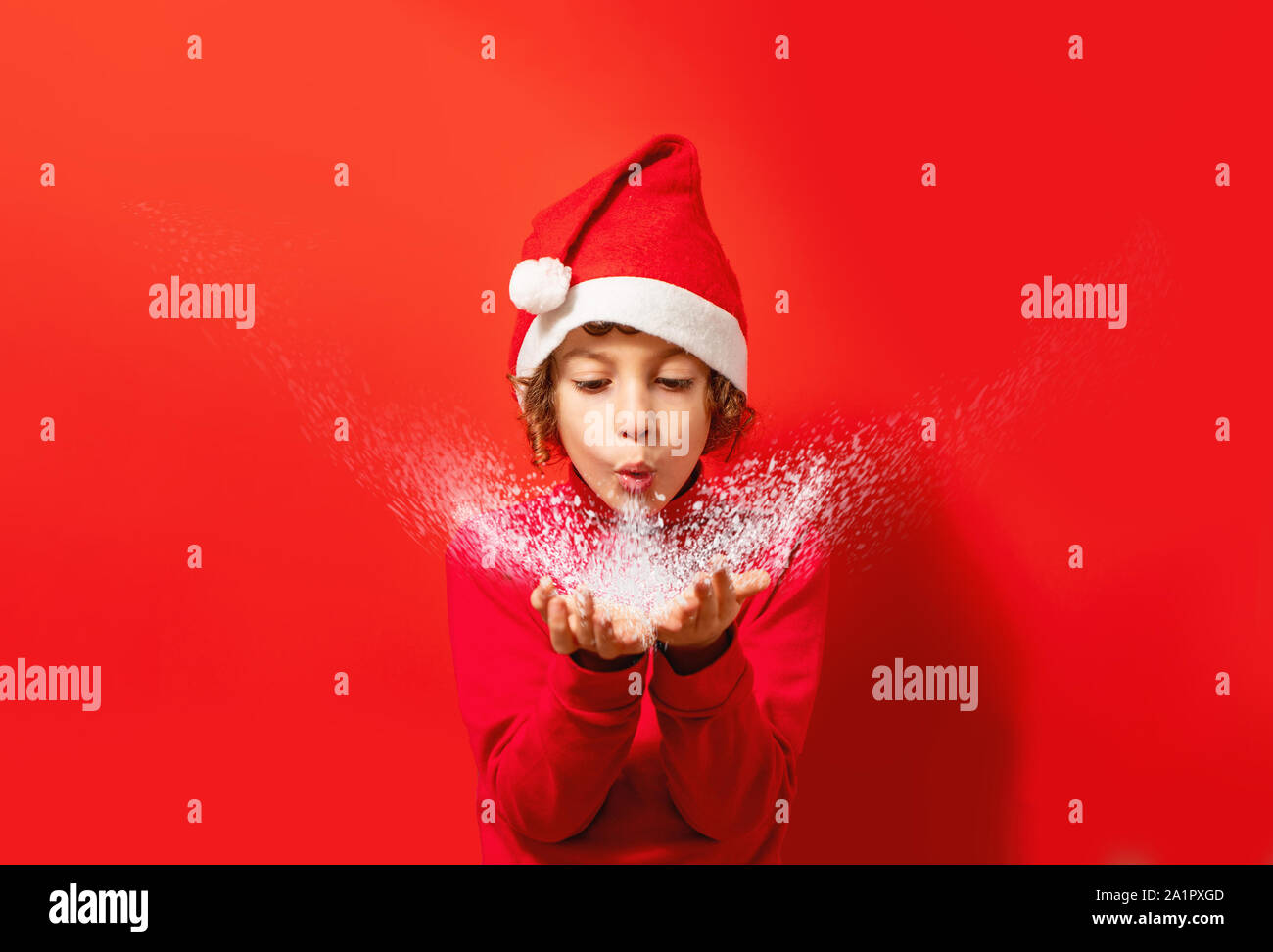 Wind blowing hat hi-res stock photography and images - Alamy