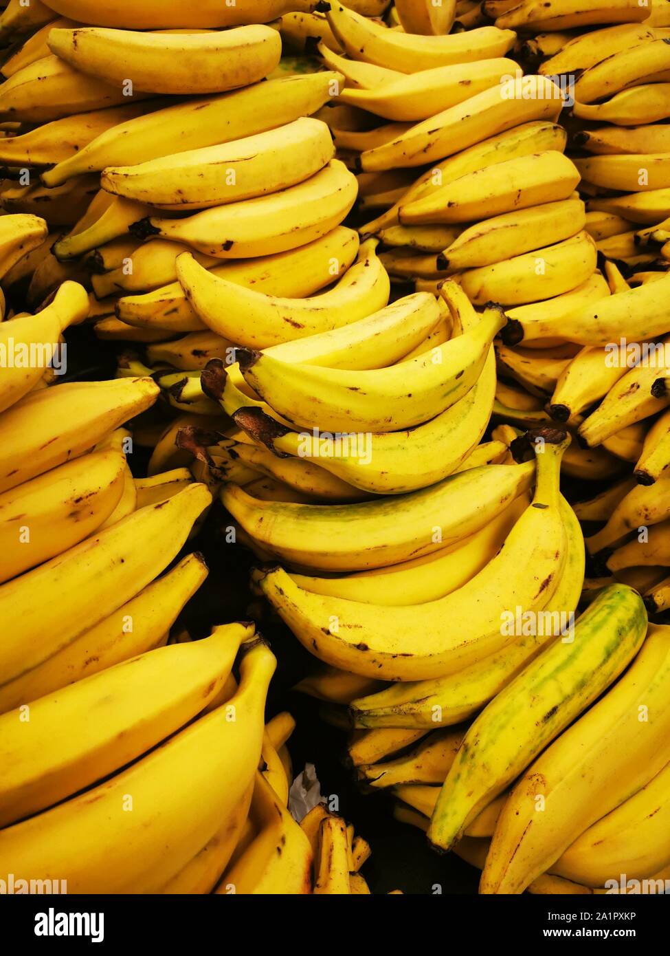 Non gmo bananas hi-res stock photography and images - Alamy