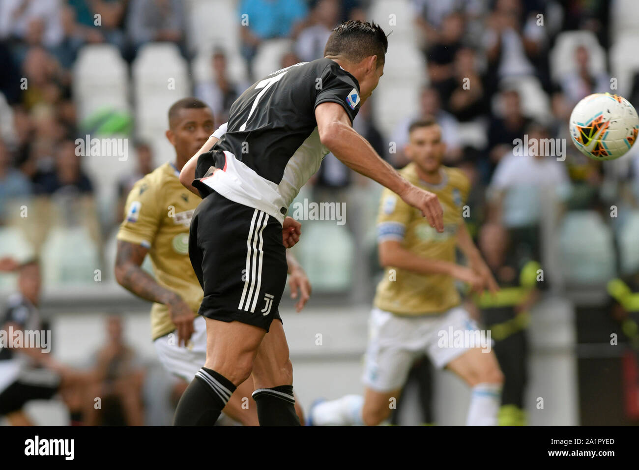 Cristiano ronaldo header goal hi-res stock photography and images - Alamy