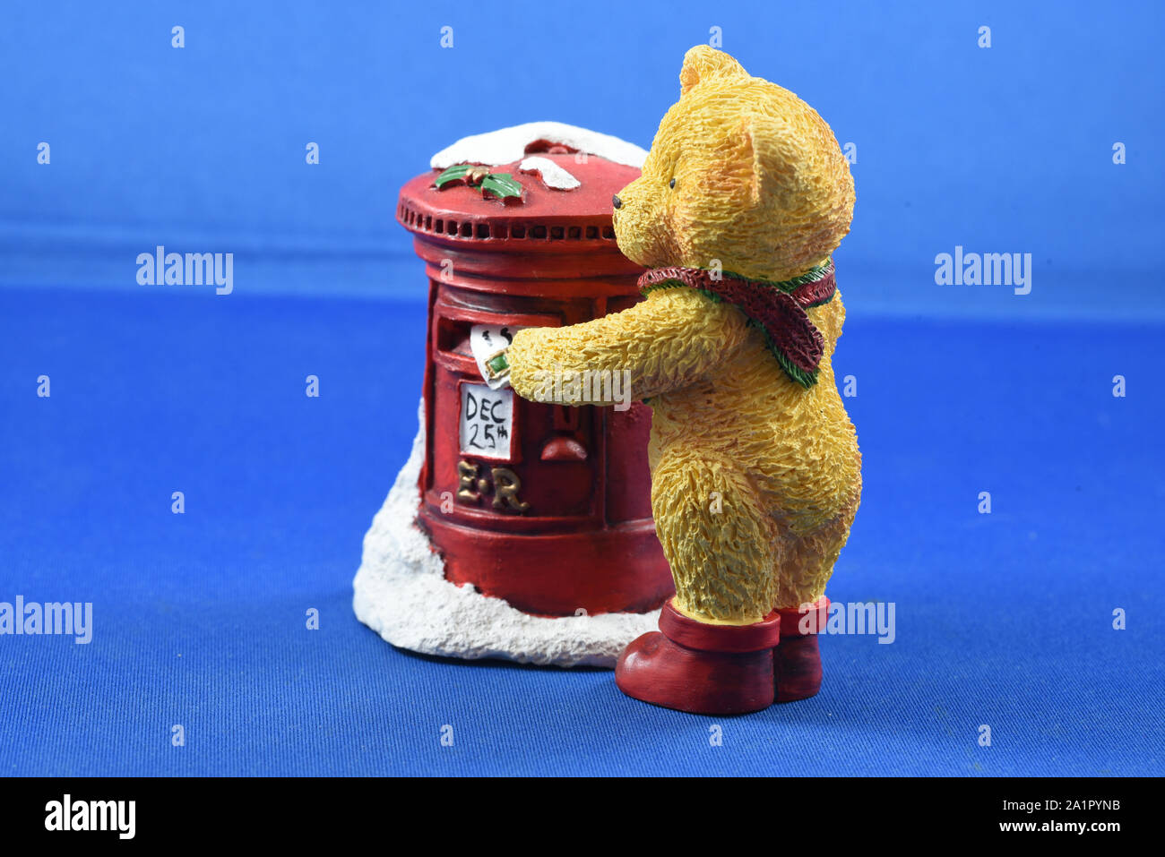 The letter u with teddy hi-res stock photography and images - Alamy
