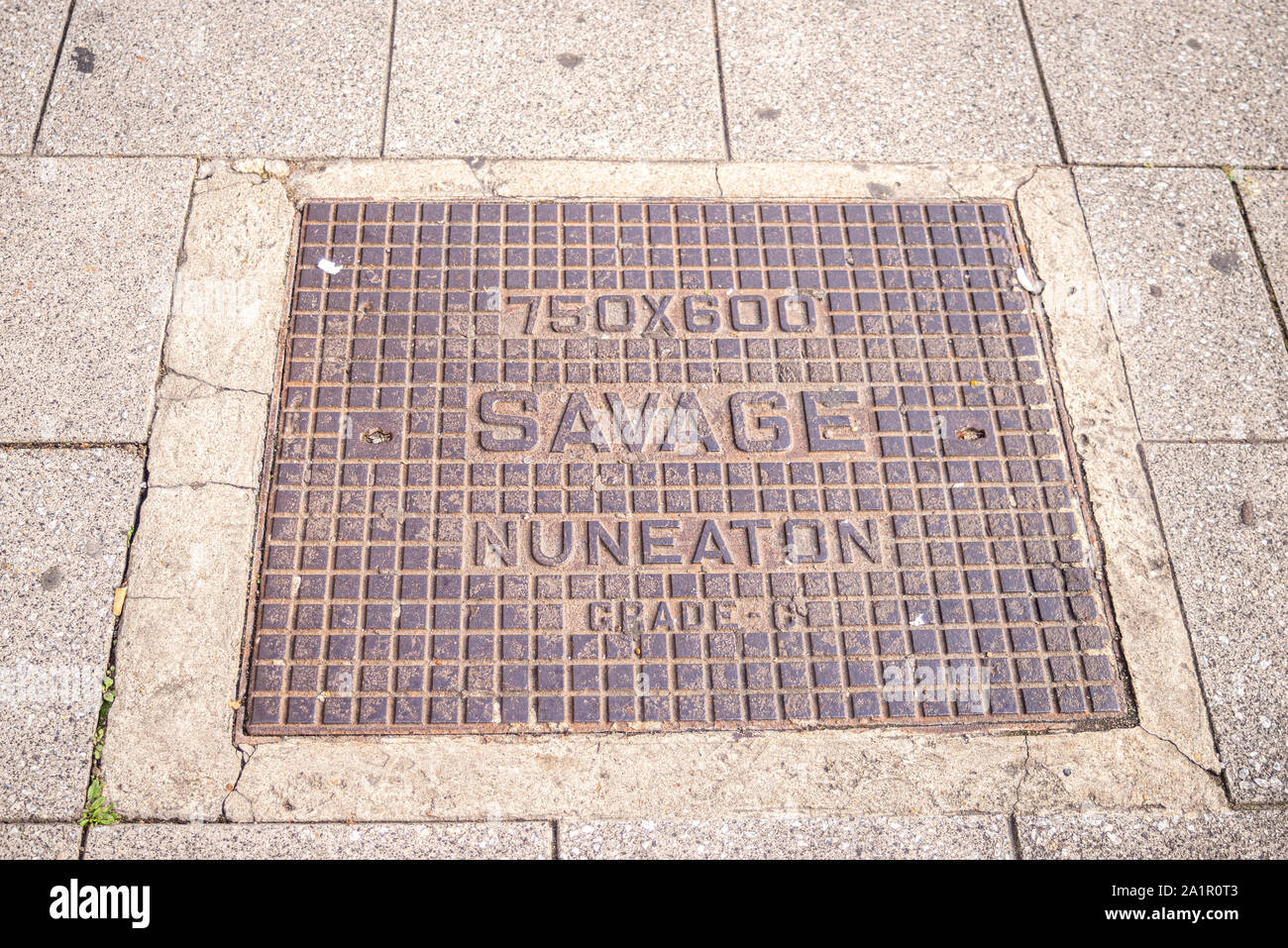 Manhole cover england hi-res stock photography and images - Alamy