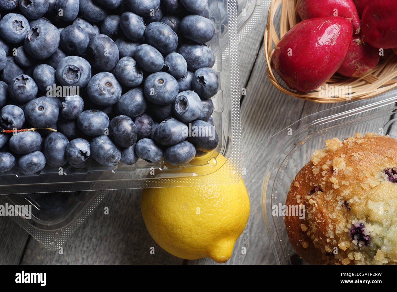 Blue bery hi-res stock photography and images - Alamy