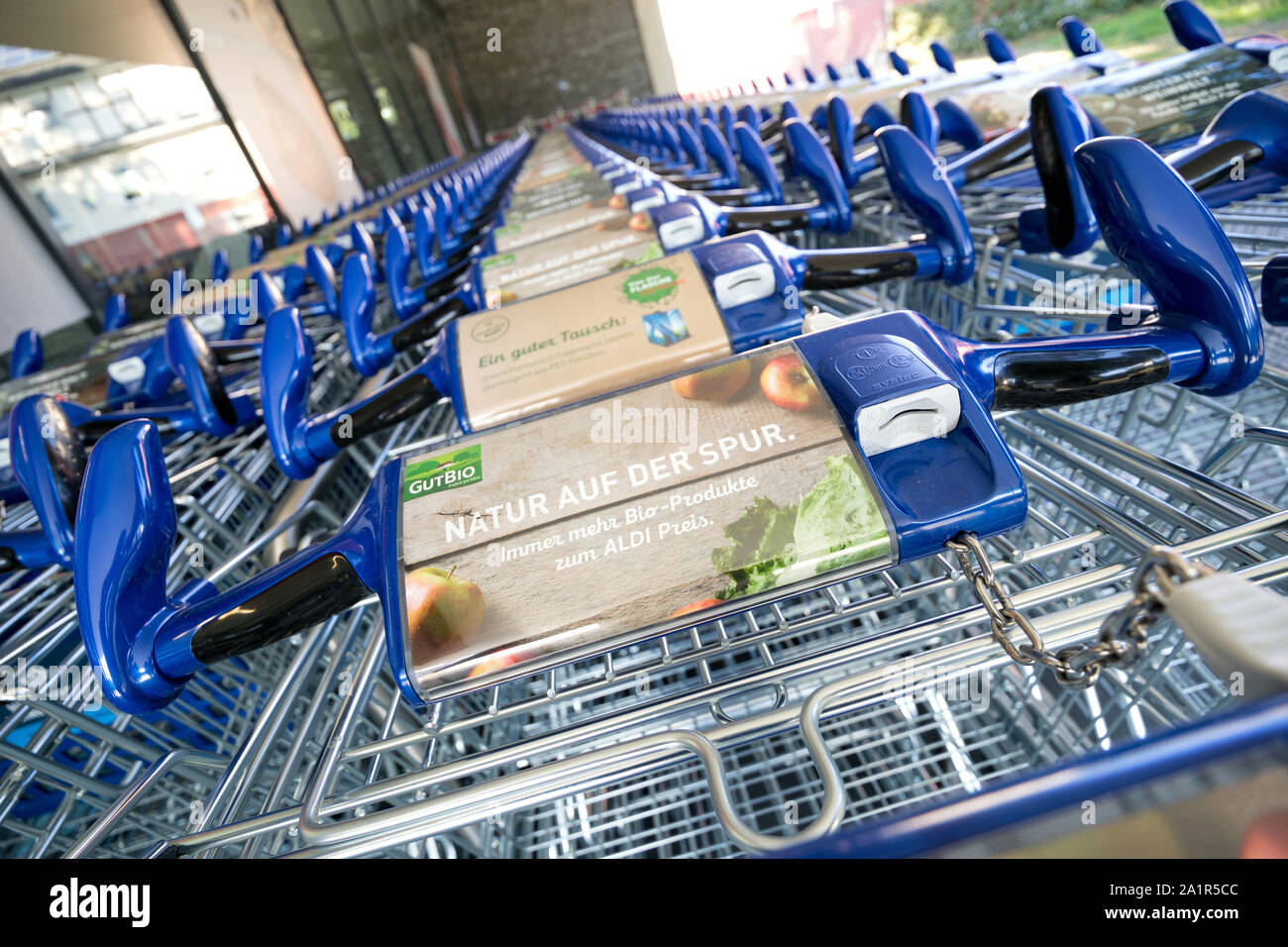 Aldi trolley hi-res stock photography and images - Alamy