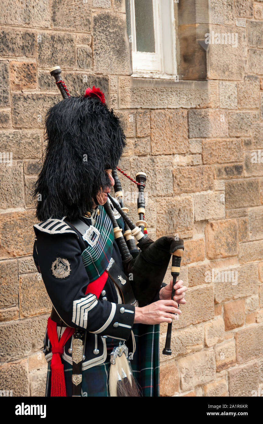 Bagpipes player hi-res stock photography and images - Alamy