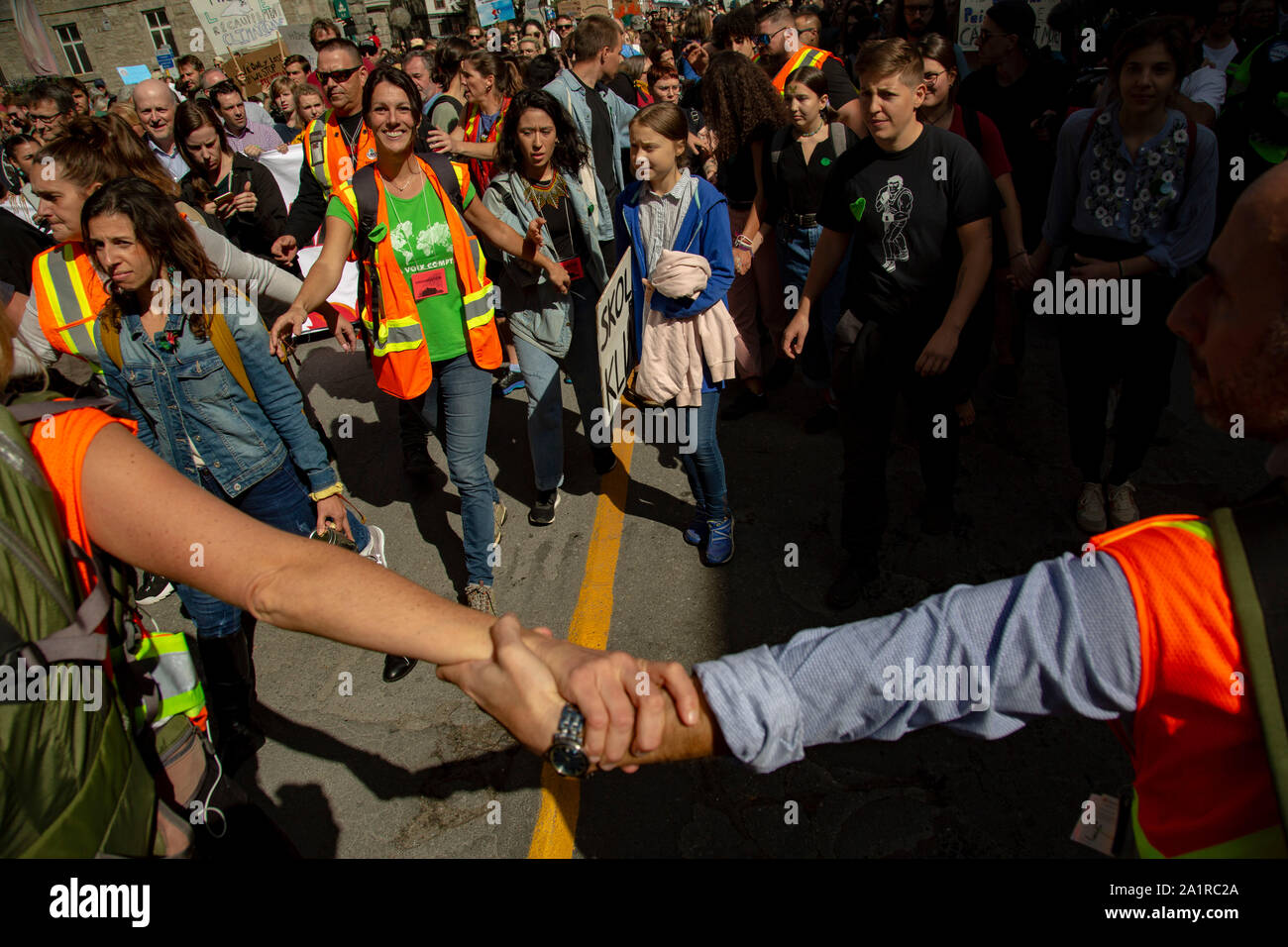 First nations protest montreal hi-res stock photography and images - Alamy