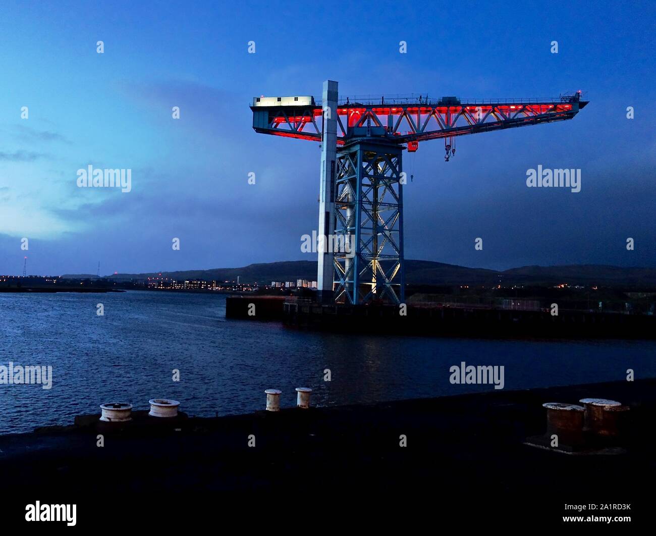 Crane shipbuilding hi-res stock photography and images - Alamy