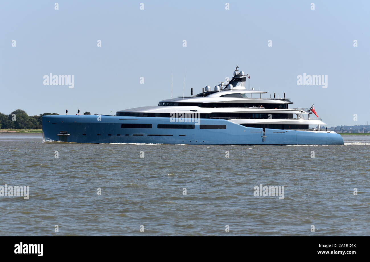 Joe lewis yacht aviva hi-res stock photography and images - Alamy