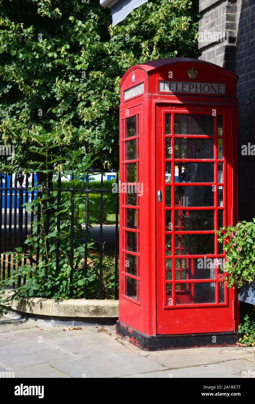 Red phone booth design hi-res stock photography and images - Alamy