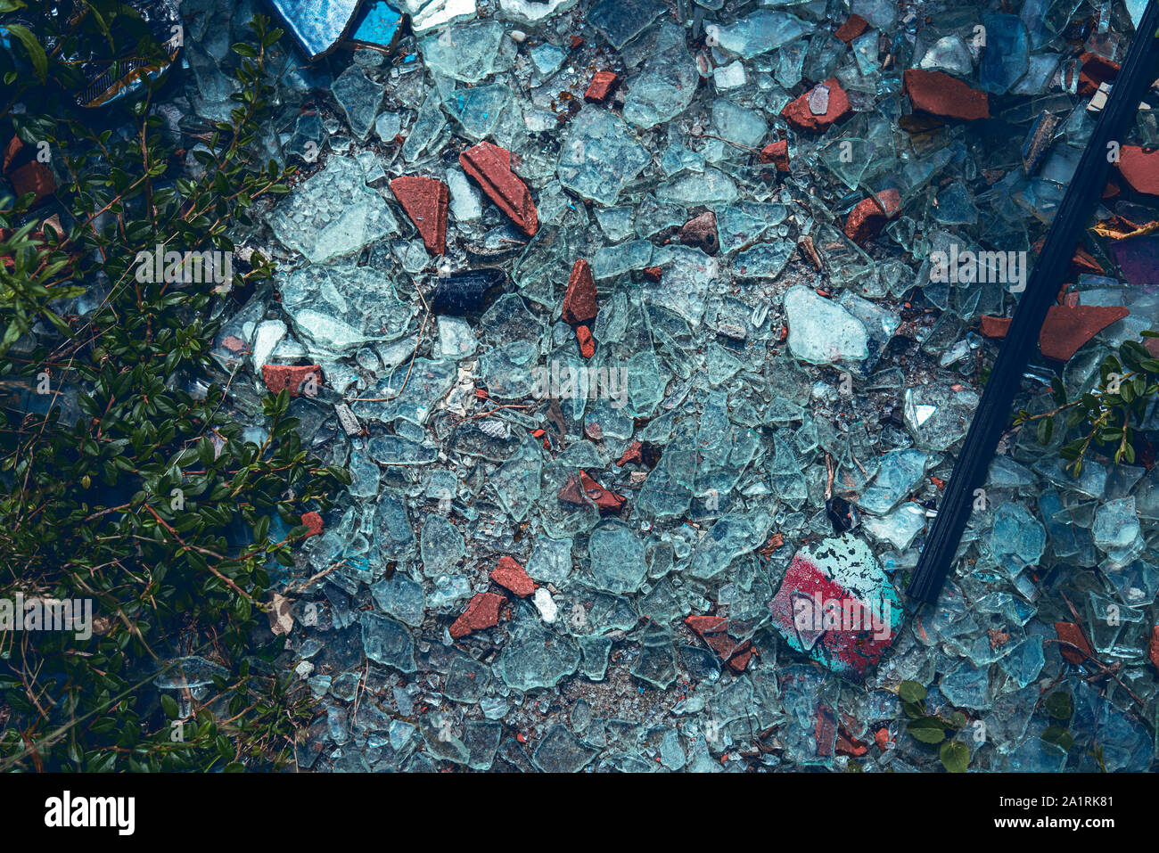 Smashed roof hi-res stock photography and images - Alamy