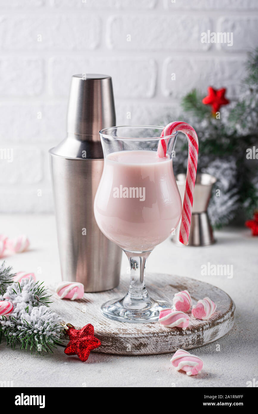 Pink Christmas cocktail with marshmallow Stock Photo - Alamy