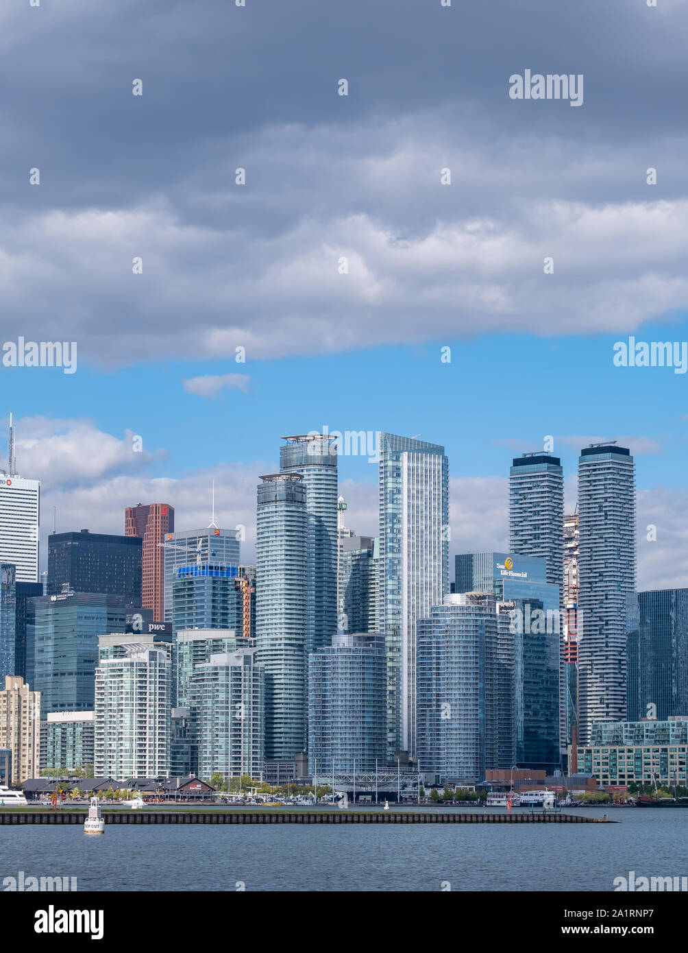 Canada portrait cityscape hi-res stock photography and images - Alamy