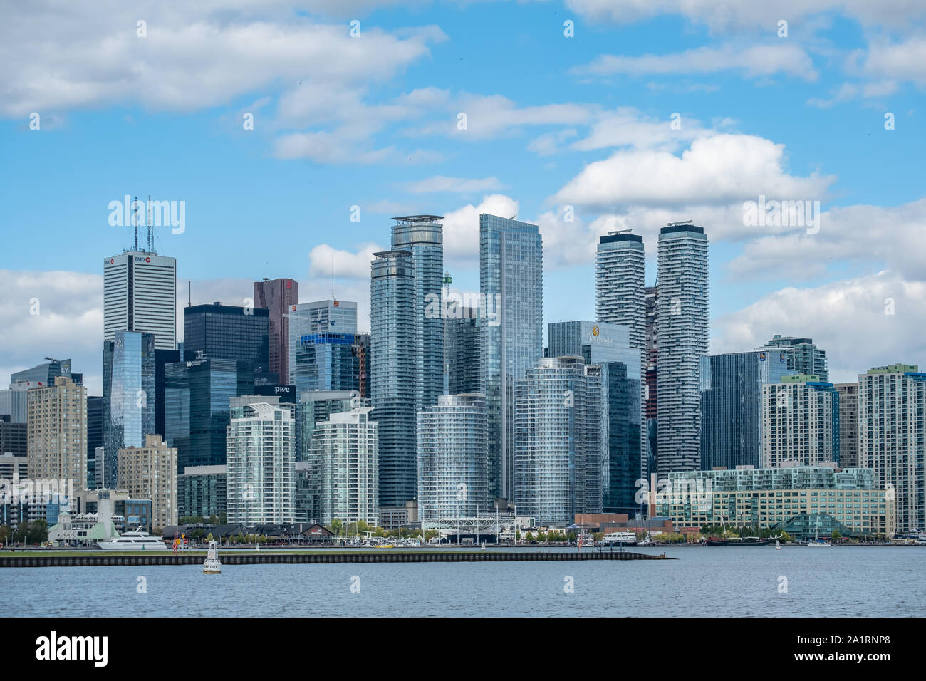 Toronto waterfront hi-res stock photography and images - Alamy