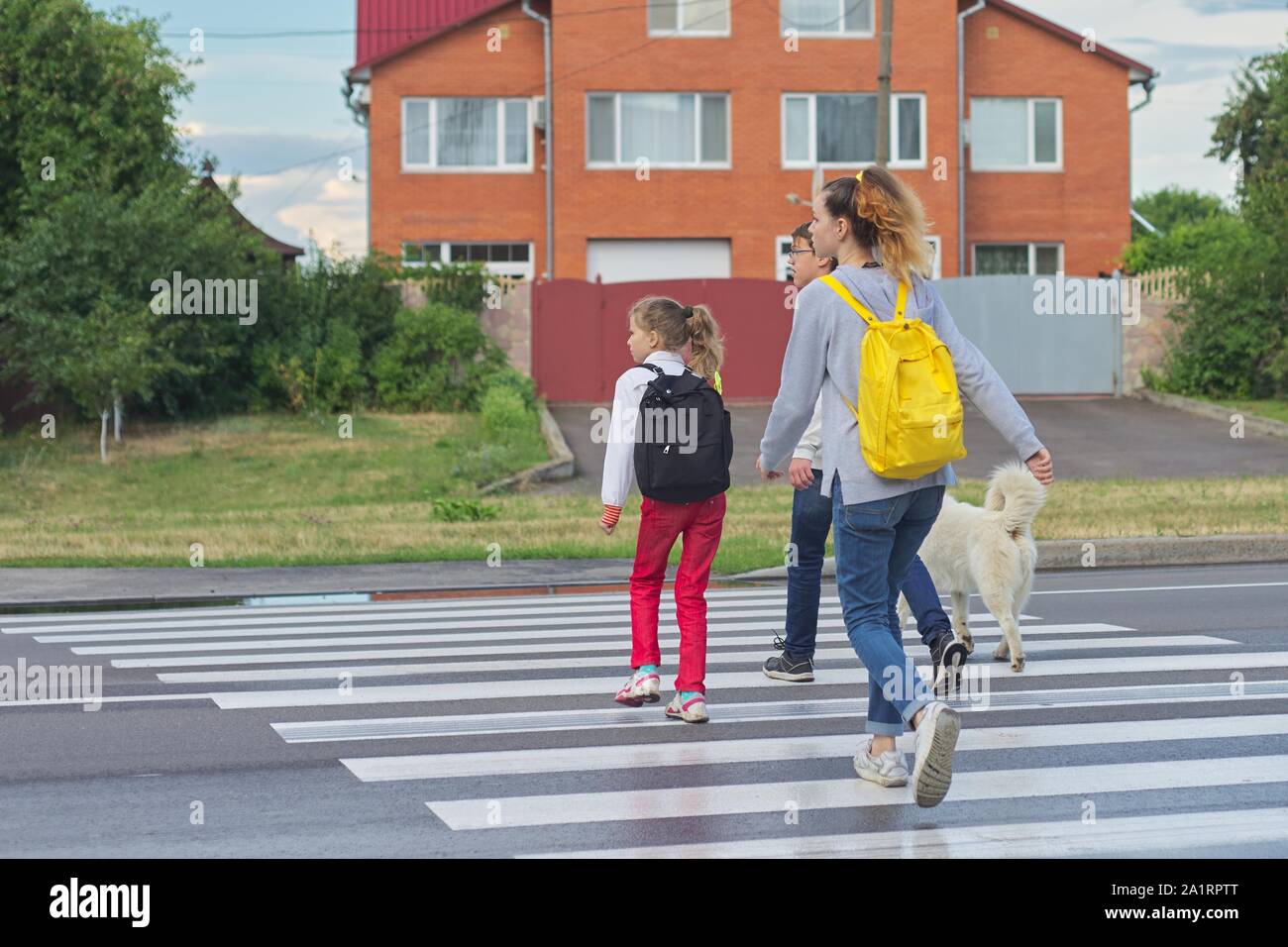 Children Crossing The Road High Resolution Stock Photography and Images ...
