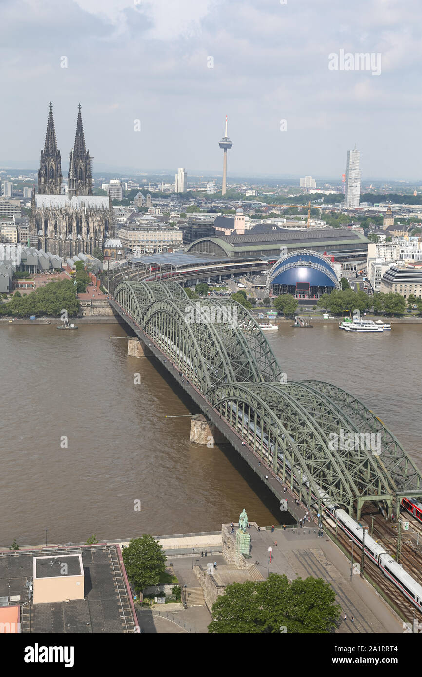 Kolner dom hohenzollern bridge hi-res stock photography and images - Alamy