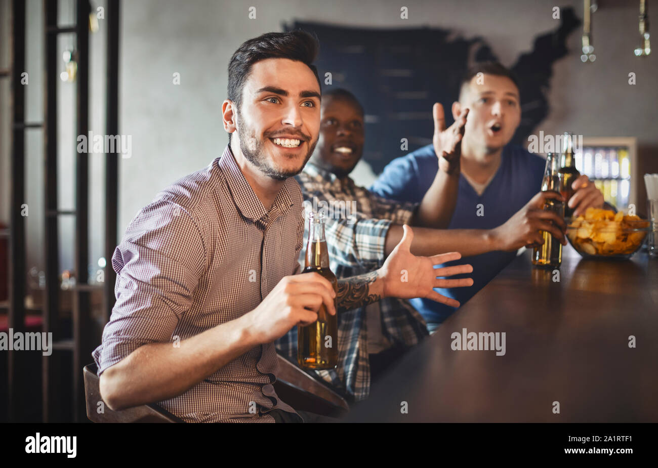 Football fans pub diverse hi-res stock photography and images - Alamy