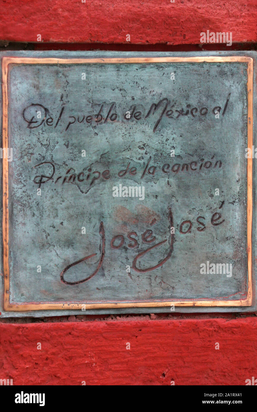 Jose jose cantante hi-res stock photography and images - Alamy