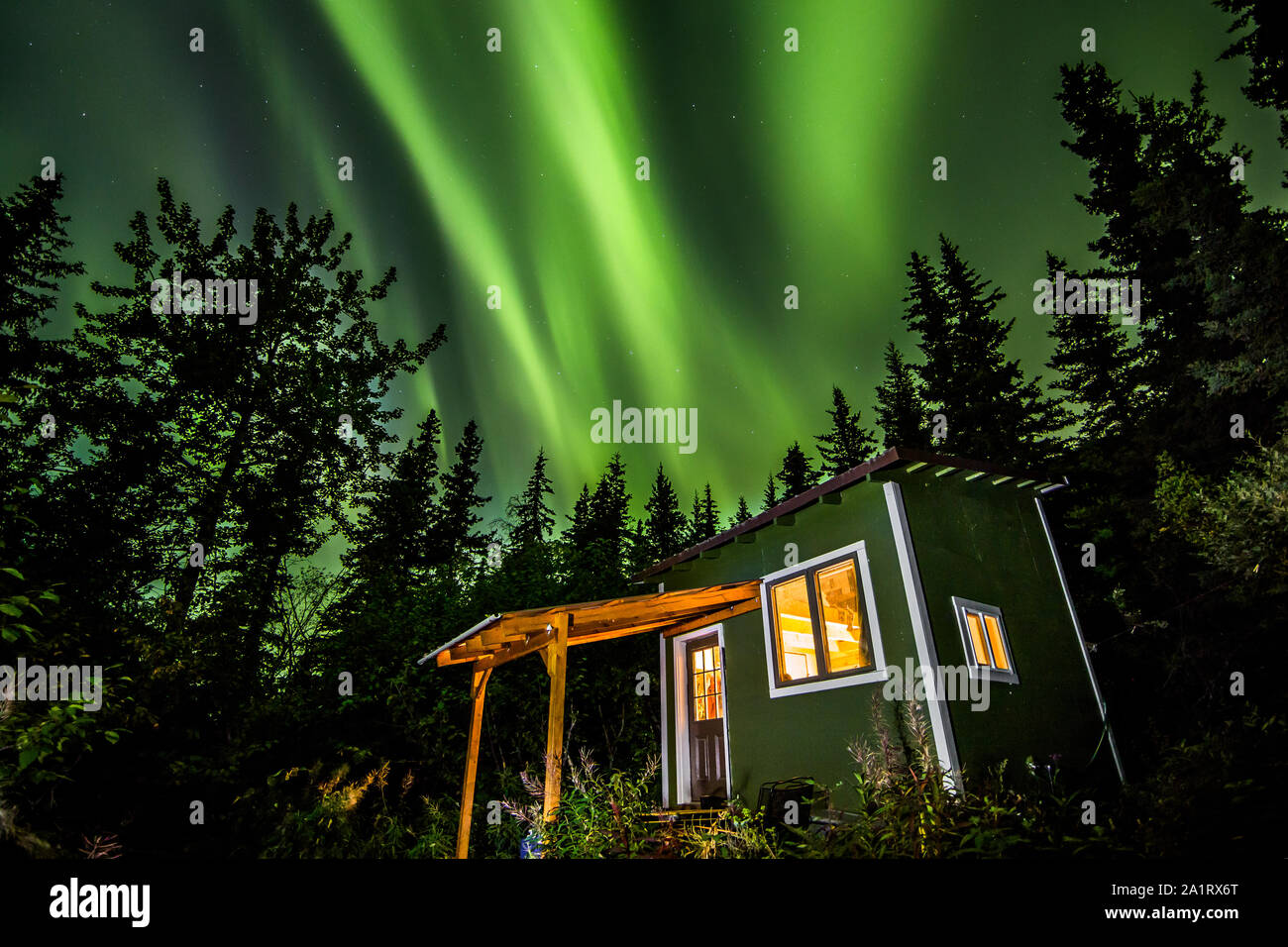 Alaska building lit by aurora borealis hi-res stock photography and ...