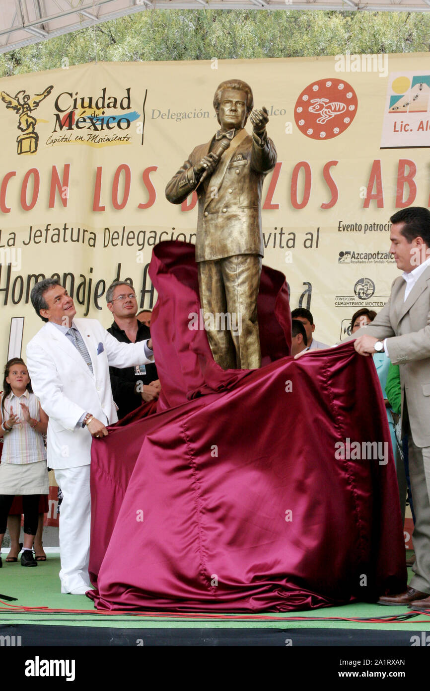 Jose jose cantante hi-res stock photography and images - Alamy