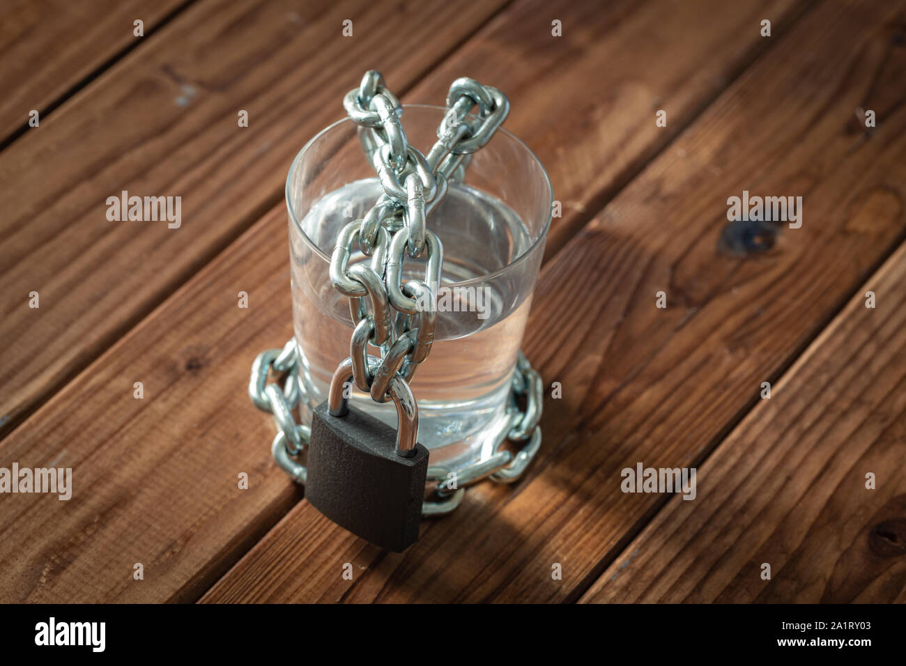 Chain retention hi-res stock photography and images - Alamy