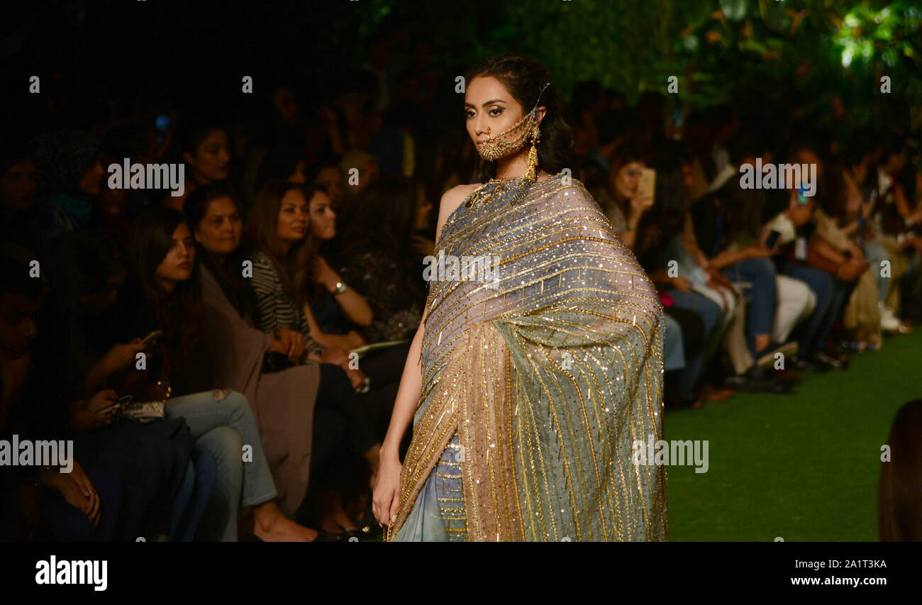 Lahore, Pakistan. 27th Sep, 2019. Models walks on ramp and presenting ...
