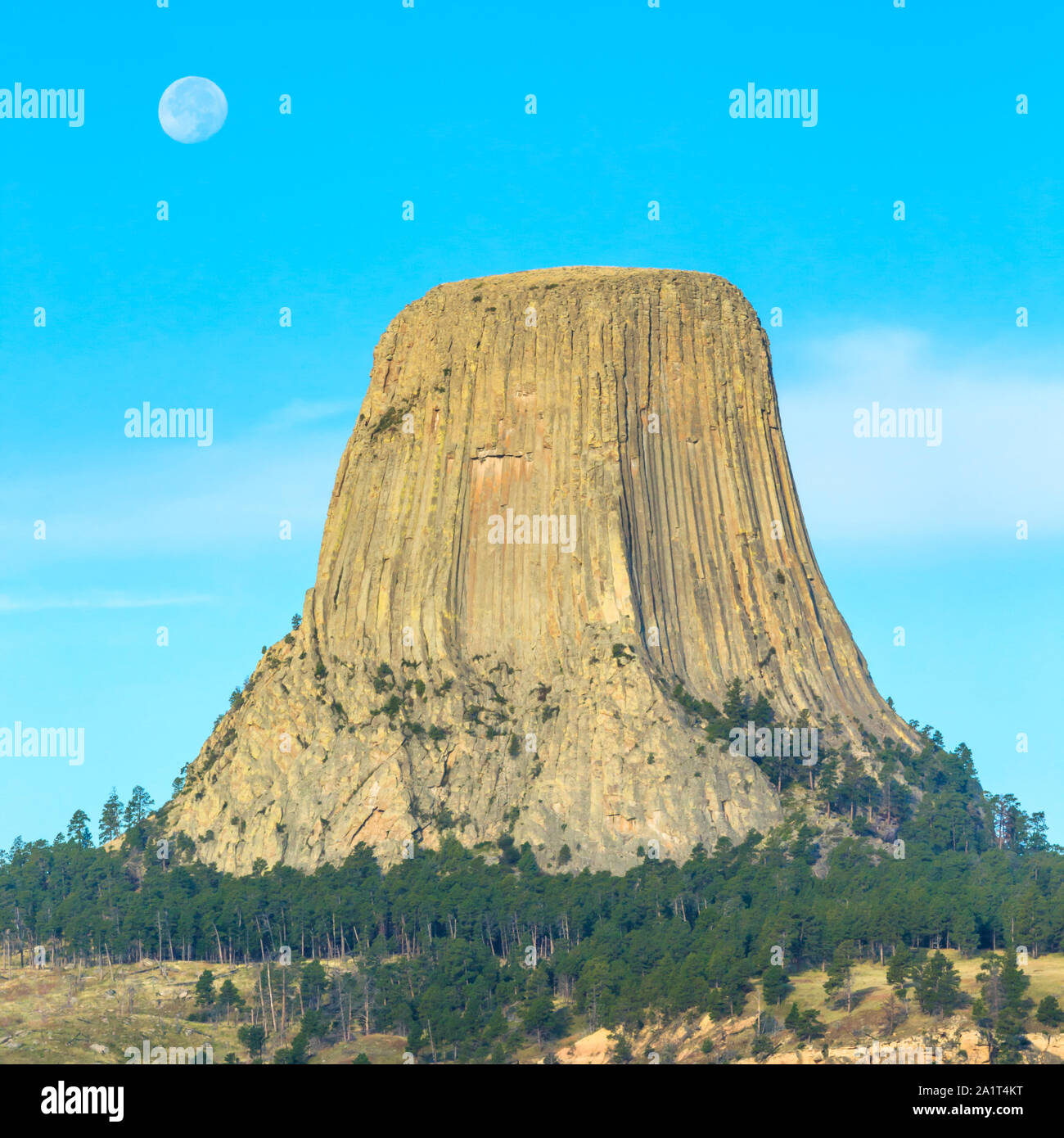 Full moon over devils tower hi-res stock photography and images - Alamy
